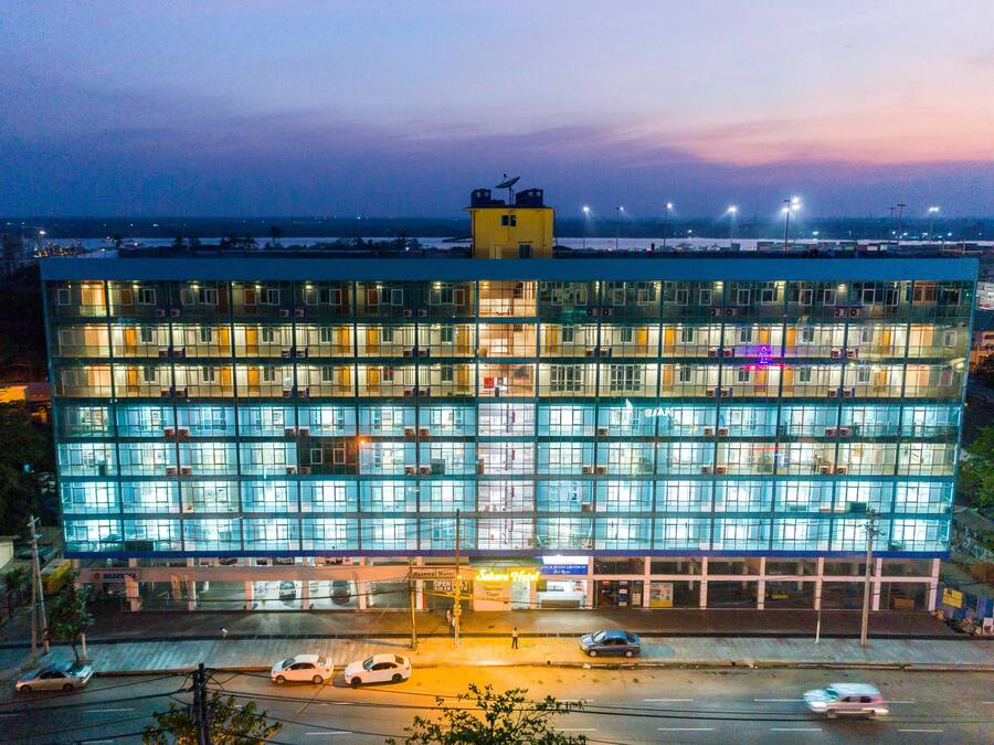 Fachada do alojamento (tarde/noite)