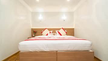 Quarto casal standard, 1 cama Queen | Frigobar, cofres nos quartos, escrivaninha, Wi-Fi de cortesia