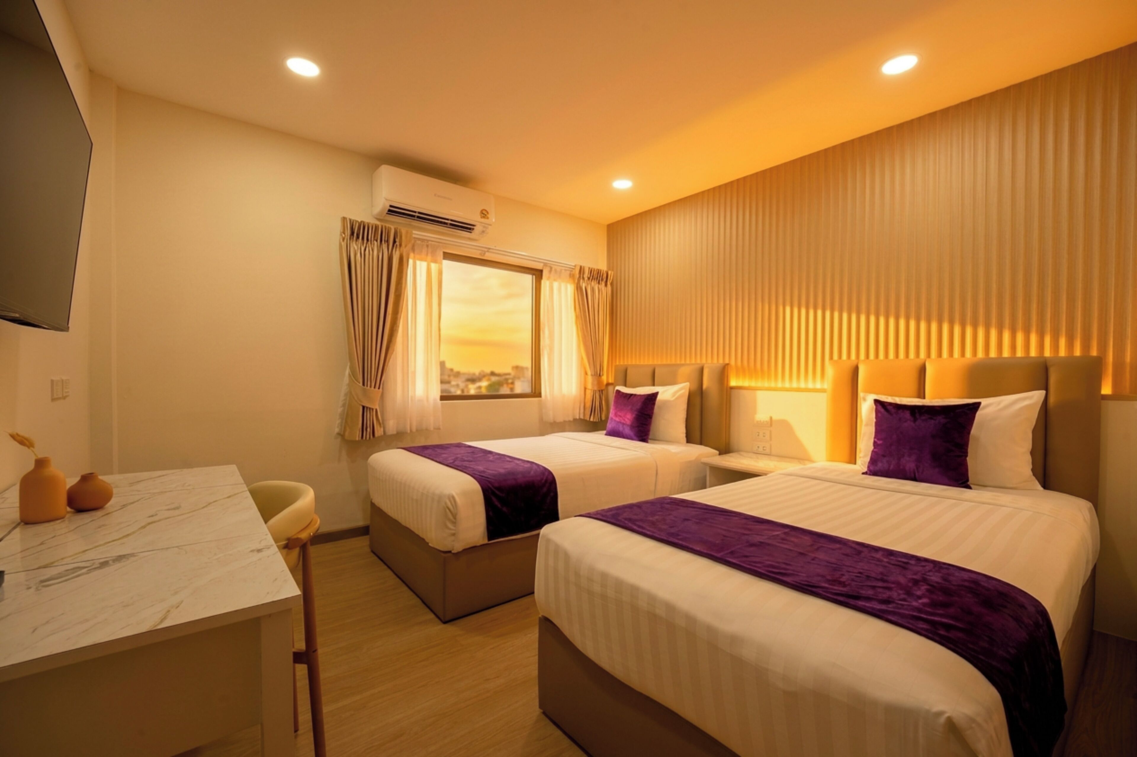 Quarto duplo básico | Escrivaninha, espaço de trabalho para notebook, quartos à prova de som