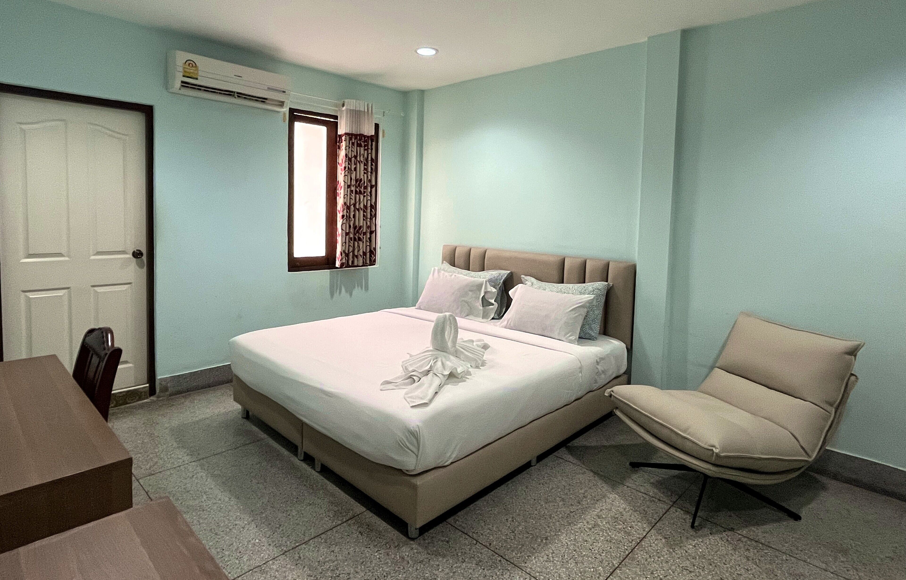 Quarto Duplo ou Twin Deluxe | Secretária, secretária adequada para computadores portáteis 