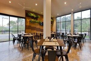 Café da manhã, almoço e jantar