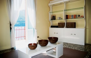 Apartamento família, banheiro compartilhado (External Shared Shower) | Comodidades do quarto