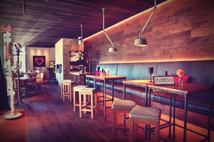 Este bar no lobby do hotel 