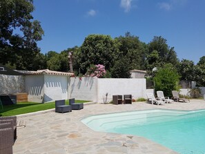 Piscina exterior sazonal 