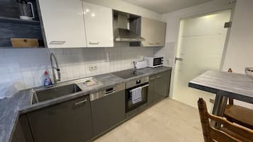 Apartamento Deluxe, casa de banho privativa, Vista para a cidade (og 2) | Cozinha privada
