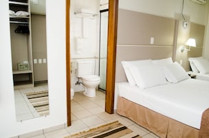 Quarto Premium | Casa de banho | Um polibã, toalhas fornecidas, sabão, champô 