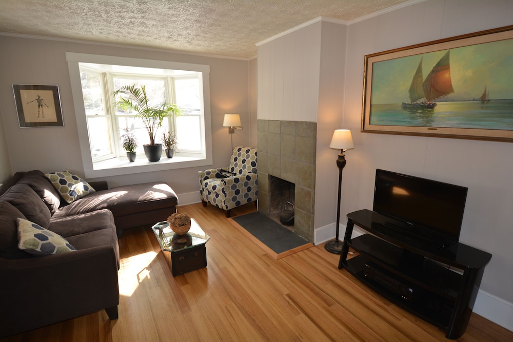 Short Walk Downtown - Stylish And Bright - Private Hot Tub - Asheville, NC