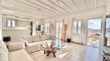 Villa, 3 quartos, piscina privativa, vista para o mar | Cofre no quarto, com decoração personalizada 