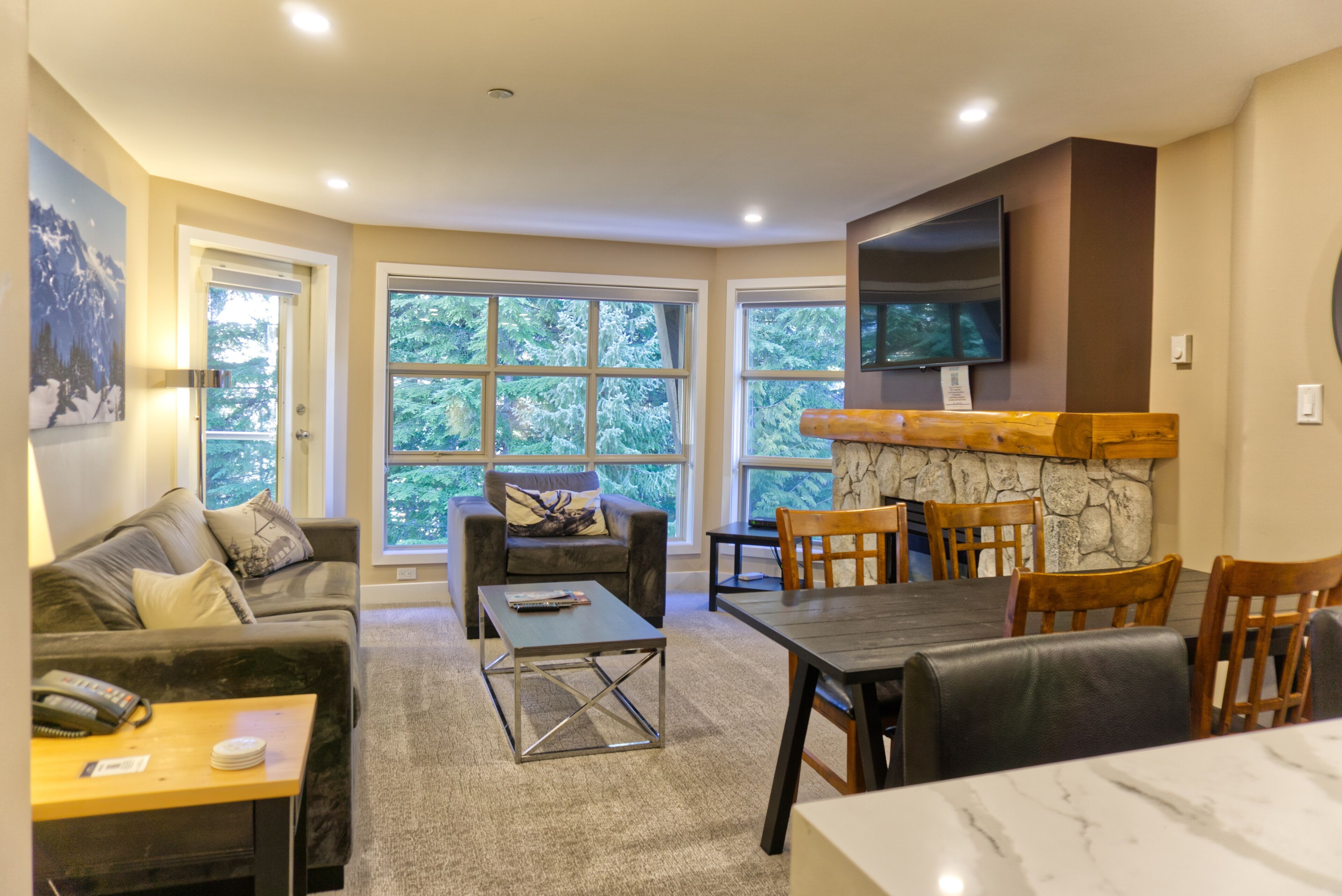 Aspens #418 Prime Ski-in Ski-out Location! Top Floor Unit, Pool, Hot Tubs - British Columbia