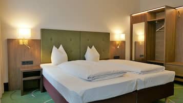 Quarto casal conforto | Escrivaninha, cortinas blackout, Wi-Fi de cortesia, roupa de cama