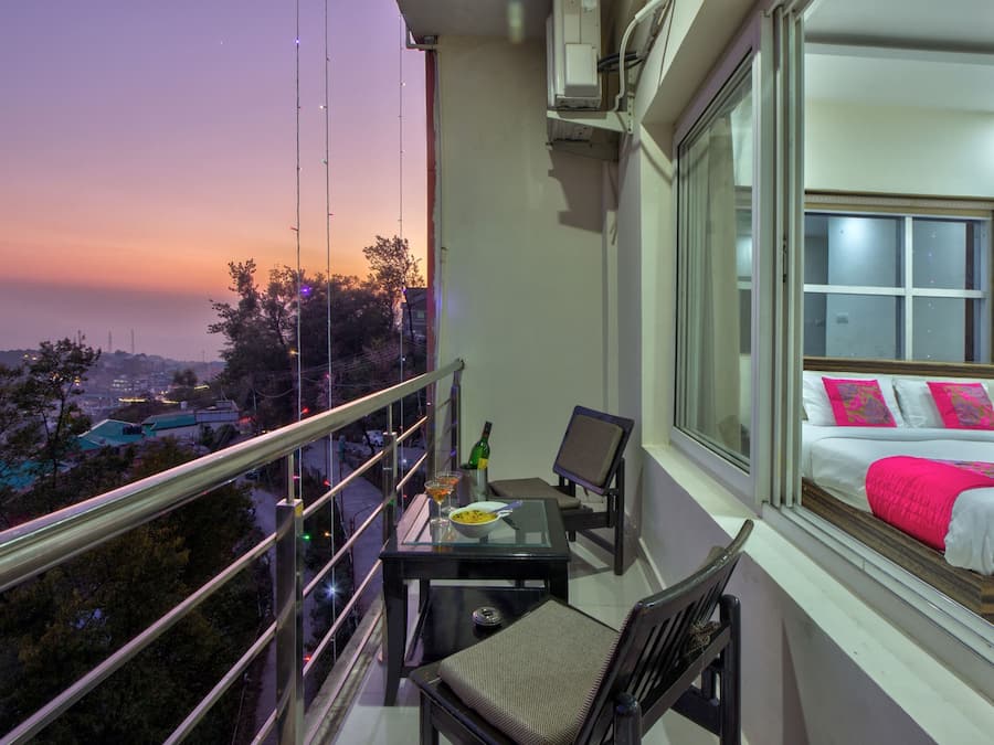 Quarto executivo, sacada | Wi-Fi de cortesia, roupa de cama