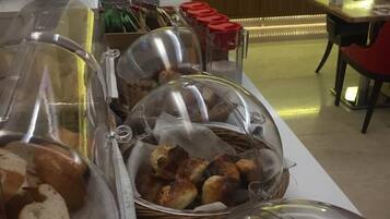 Pequeno-almoço tipo buffet diário incluído