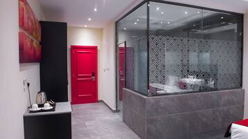 Quarto executivo | Camas com colchões de espuma com sistema de memória, frigobar