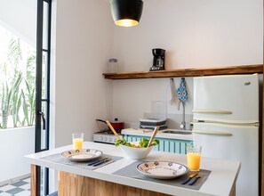 Apartamento Clássico, 1 quarto | Cozinha privada | Um frigorífico/congelador grande, um forno, uma placa de cozinha