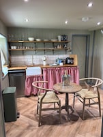 Casa superluxo | Cozinha privada | Cafeteira/chaleira, micro-ondas, chaleira elétrica
