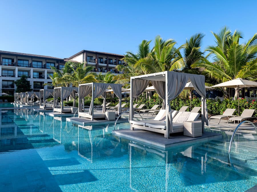 5 piscinas exteriores, da(s) 7:00 à(s) 18:00, guarda-sóis