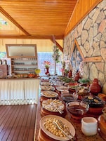 Café da manhã com buffet grátis todos os dias