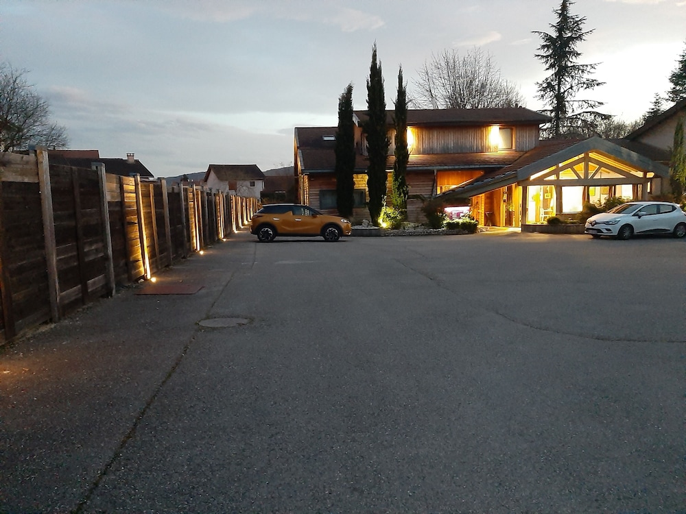 拉克罗斯杜波伊斯吉利酒店 - 艾因