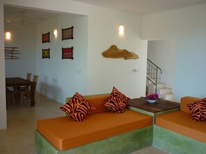 Casa Panorâmica, 2 quartos, acesso à piscina | Sala