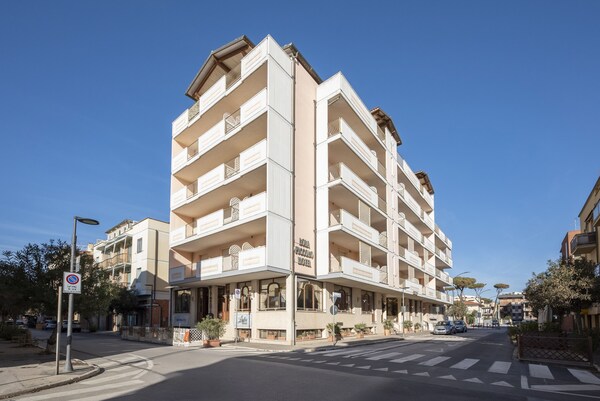 Lola Piccolo Hotel And Apartments - Toscane