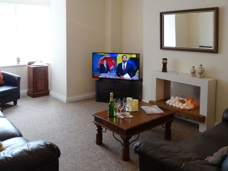 2 Carlton Mews, Family Friendly, Country Holiday Cottage In Exmouth - Powderham Castle