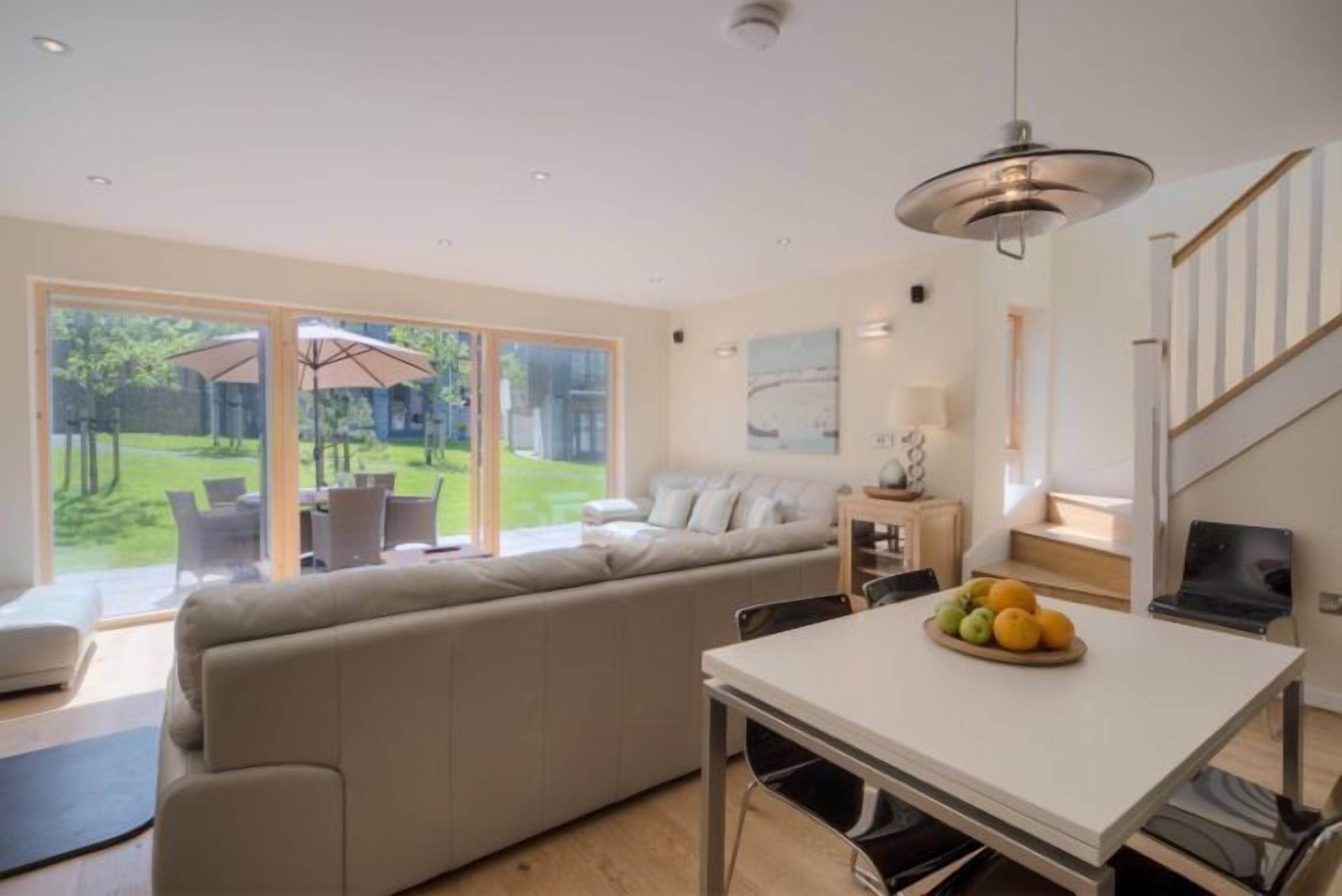 Fabulous Property With Extensive Roof Terrace, Reached By A Spiral Staircase, Affords Panoramic View - Polperro