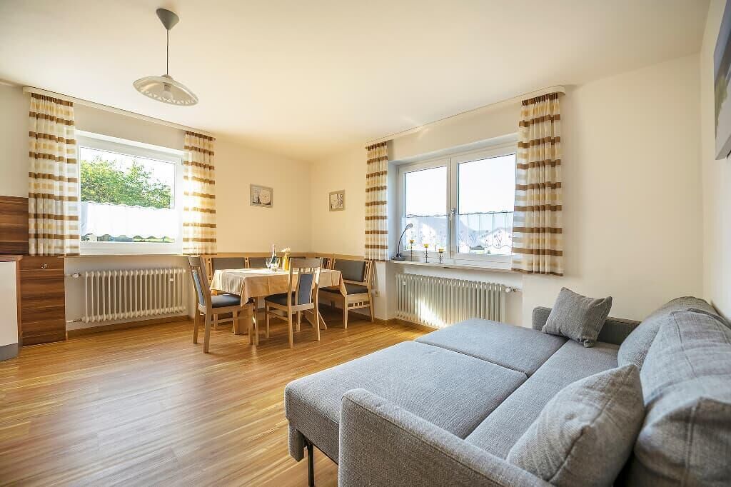 Große Gemütliche Ferienwohnungen Mit Balkon In Ruhiger Lage - Waidhaus