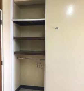 Ferros/tábuas de passar roupa, berços grátis, camas extras/dobráveis