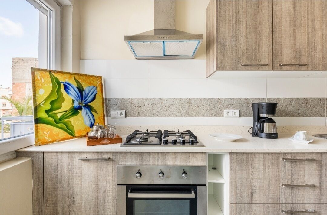 Apartamento Comfort, 3 quartos | Cozinha privada | Um frigorífico, um micro-ondas (a pedido), um forno 