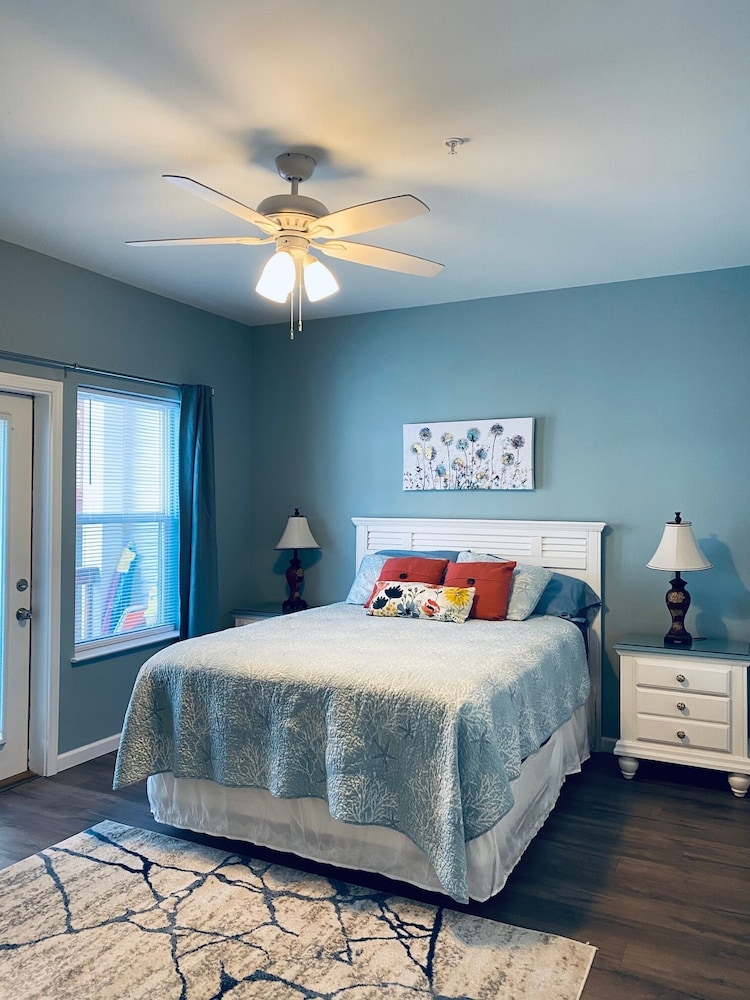 Sunny Happy Place By The Beach, Sleeps 6. Beach Service March 1 To October 30. - Fort Walton Beach, FL