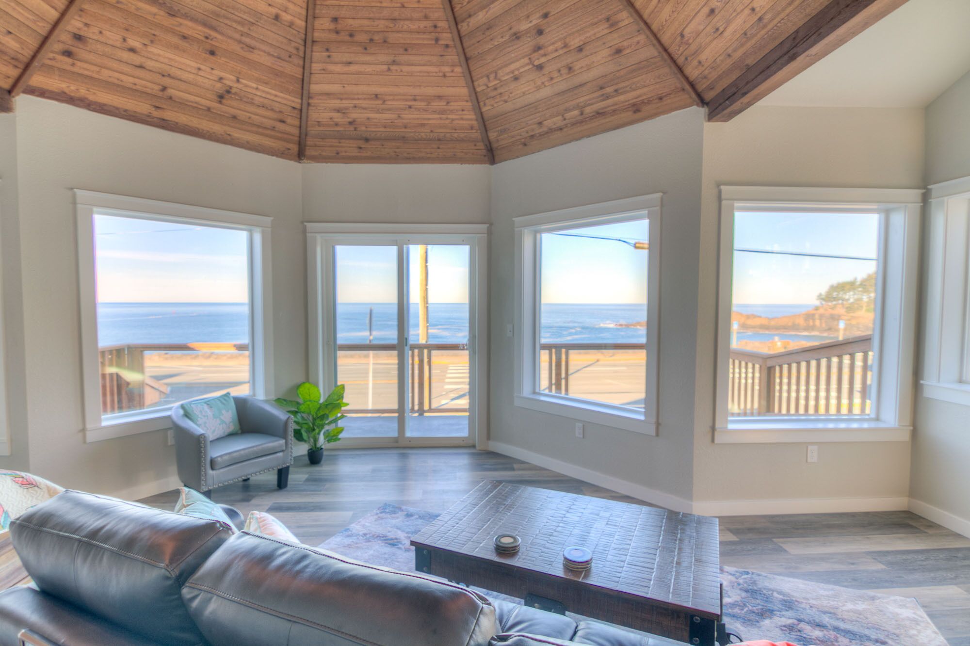 11 Oceanfront Oregon Coast Vacation Rentals | TravelAwaits