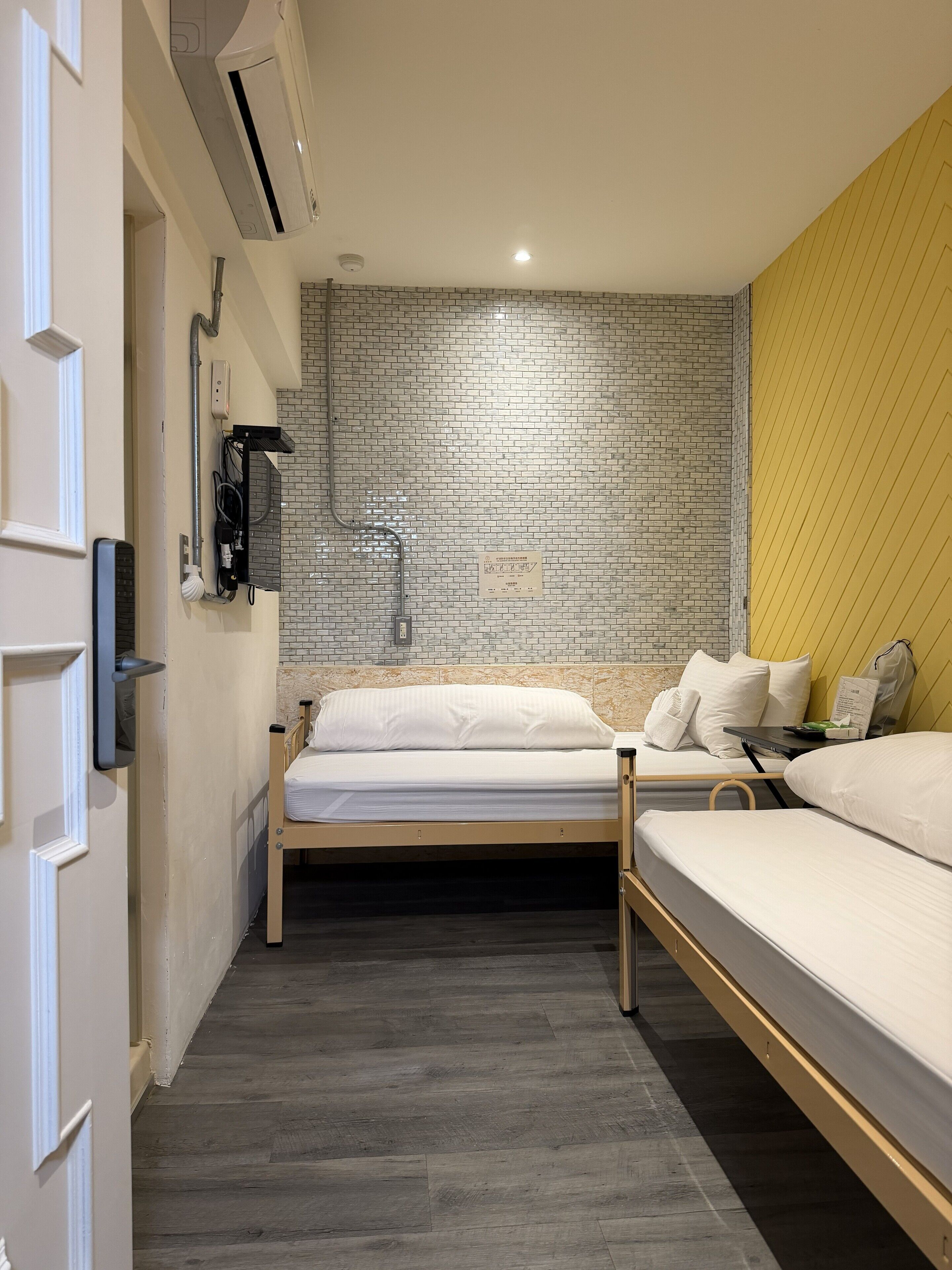 Quarto duplo standard | Edredons de pluma, Wi-Fi de cortesia, roupa de cama