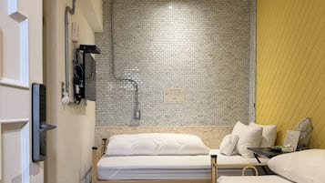 Quarto duplo standard | Edredons de pluma, Wi-Fi de cortesia, roupa de cama