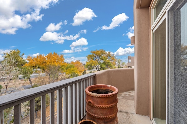 Great Rates| Modern Condo| Artwork & Views| 5 Mins To Plaza| 30+ Day Stays - Santa Fe, NM