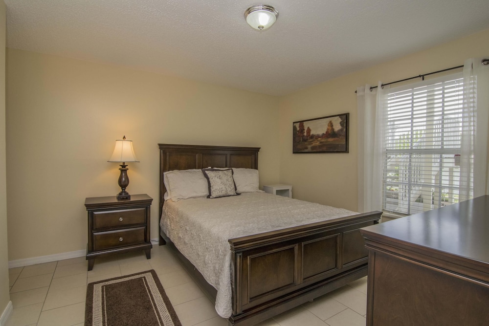 Seeufer - Erdgeschoss - 2 Schlafzimmer, 2 Bäder - Riverview, FL