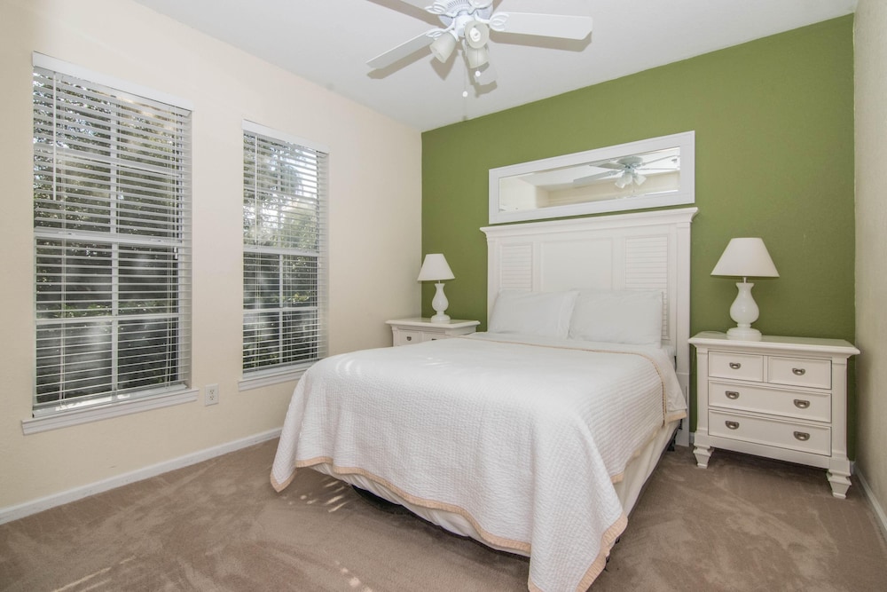 1 Bedroom 1 Bath - Walk To Top Golf & Ifly Tampa - Temple Terrace, FL