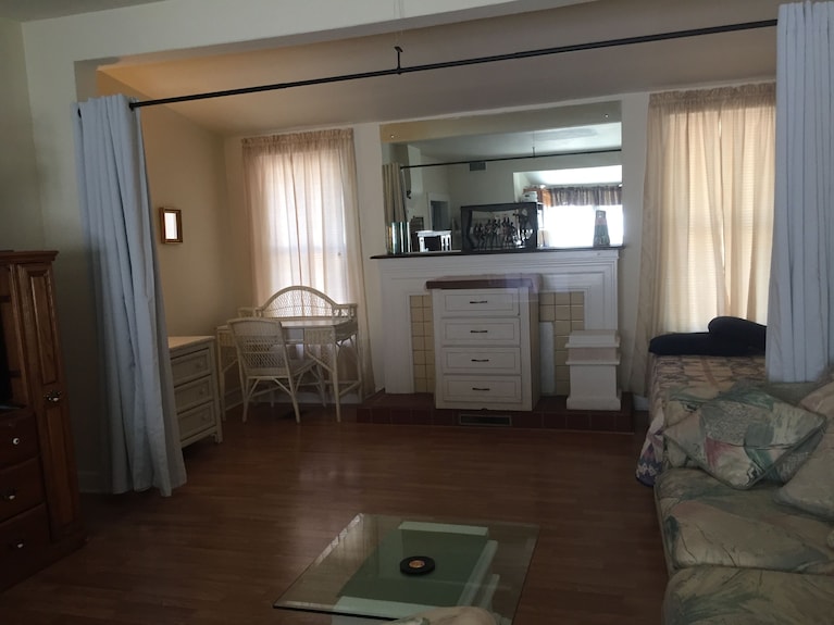 Comfy King, Queen Pullout, Relaxing Front Porch, Short Walk To Downtown - DeLand, FL