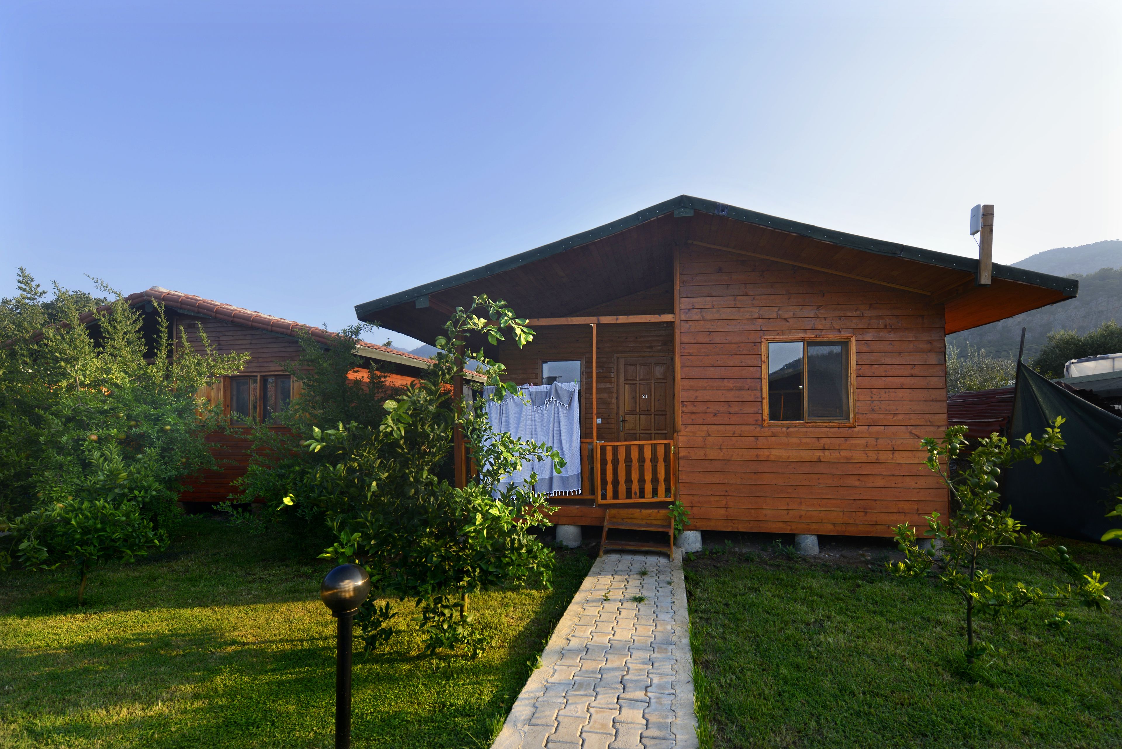 Bangalô luxo, 2 quartos | Cofres nos quartos, escrivaninha, Wi-Fi de cortesia, roupa de cama