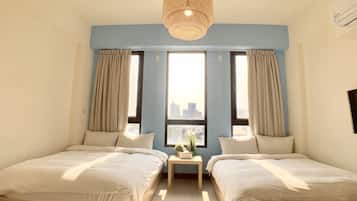 Quarto quádruplo | 1 quarto, roupas de cama premium, escrivaninha, Wi-Fi de cortesia