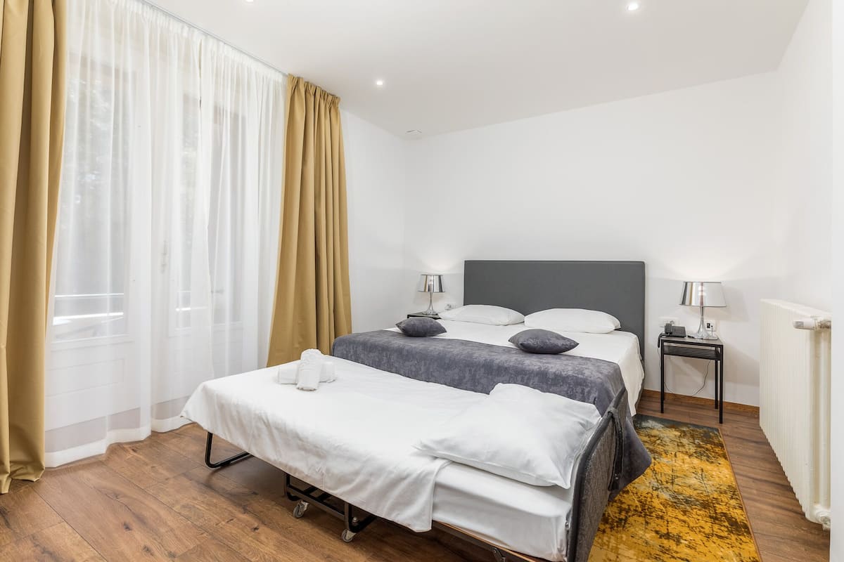 Quarto casal superior, sacada, vista para o parque | 1 quarto, frigobar, cofres nos quartos, escrivaninha