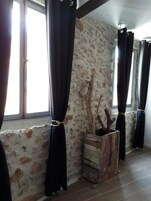 Quarto Clássico com Cama de Casal, Vista para a cidade | Wi-fi grátis, roupa de cama fornecida 