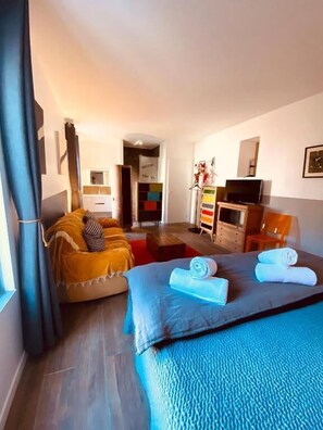 Quarto conforto, vista para o jardim | Wi-Fi de cortesia, roupa de cama