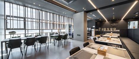 Pequeno-almoço tipo buffet diário (16000 KRW por pessoa)