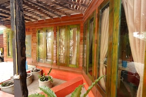 Standard Twin Room with Garden View | Wi-Fi de cortesia