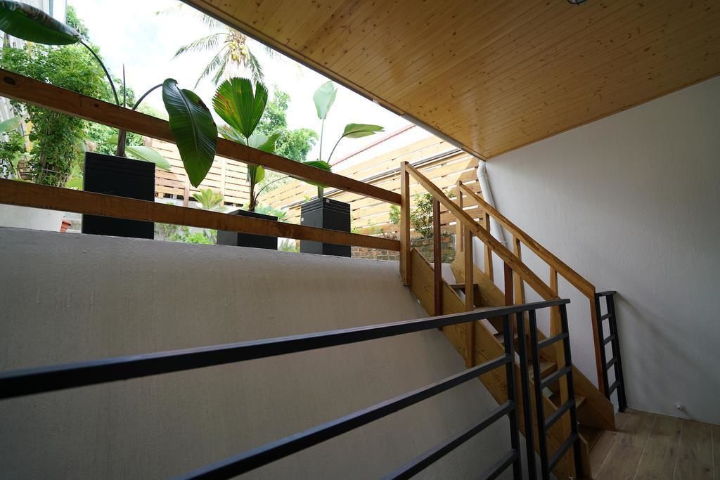 Quarto quádruplo, vista para o jardim | Sacada