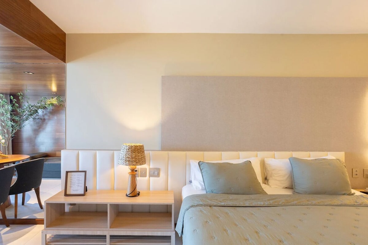 Apartamento | Cofre no quarto, cortinas/cortinados opacos, quartos insonorizados