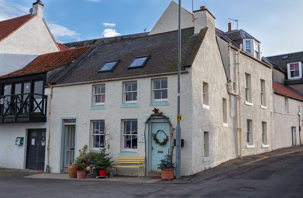 Unique 2 Bedroom Harbour Front Apartment - Dunbar