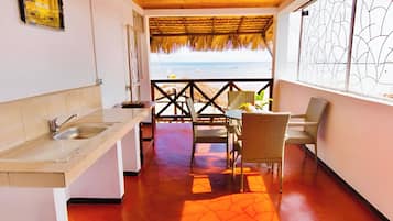 Quarto casal superior, vista para o mar | Terraço/pátio