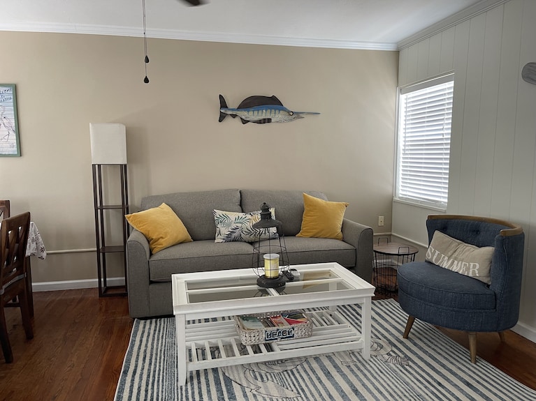 Just Steps To The Beach! Kick Off Your Shoes, Relax, You're At Beach Bungalow - Pompano Beach, FL