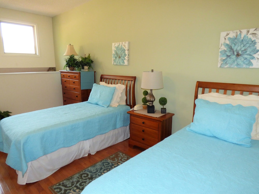 Perfect Mtn Retreat, Creek, Easy Paved Access, Fire Pit, Large Deck, Internet - Maggie Valley, NC